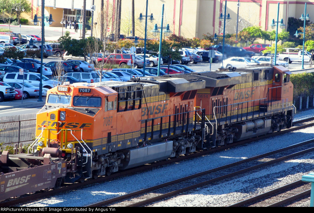 BNSF 6614 7087 in freight
